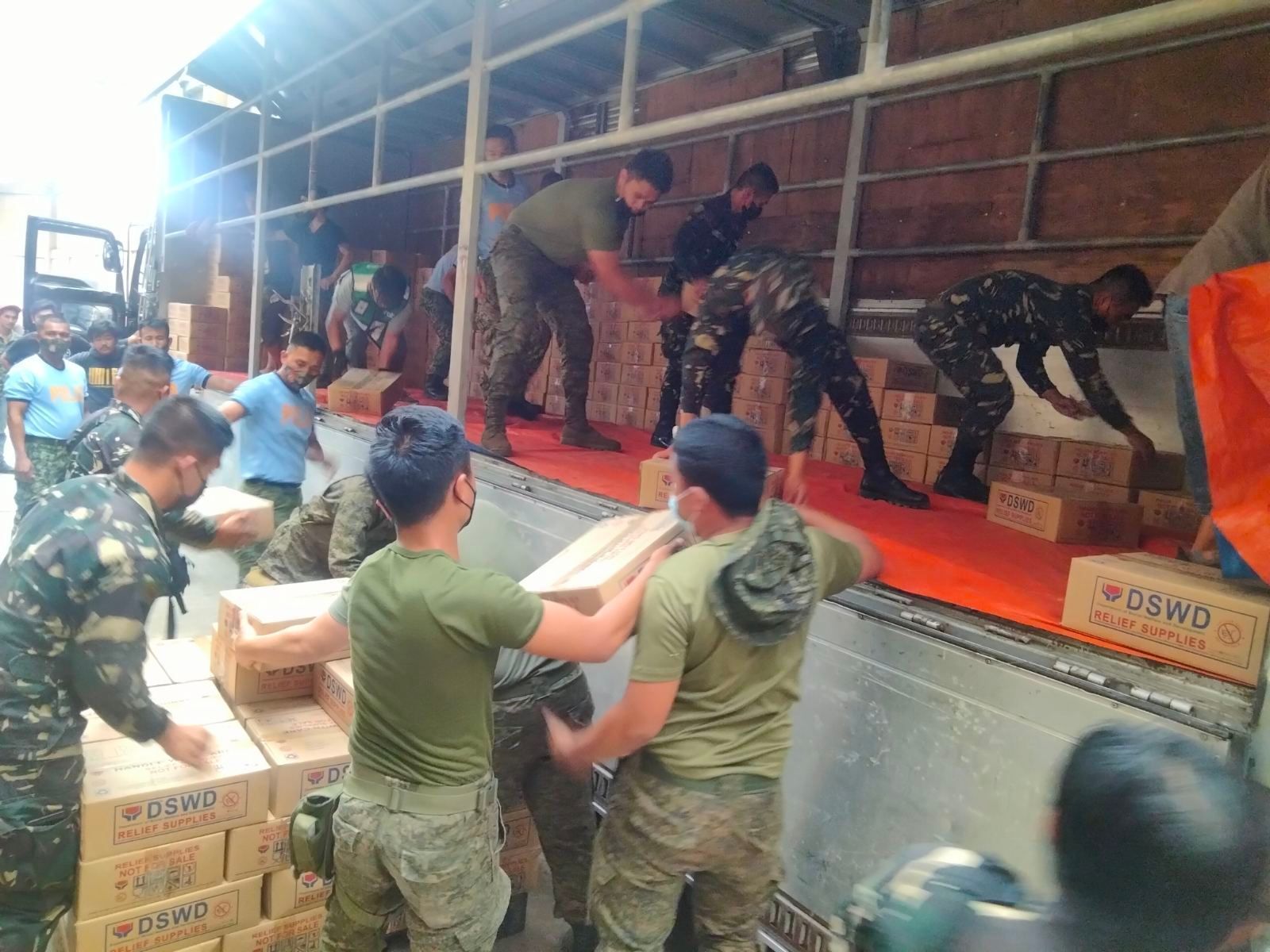 Army reservists, ROTC assist DSWD in relief effort